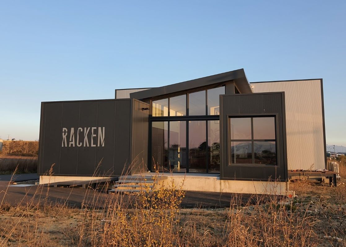 LES DIFFÉRENTES MATIÈRES DE RACKEN MÉTAL ET LEUR ENTRETIEN